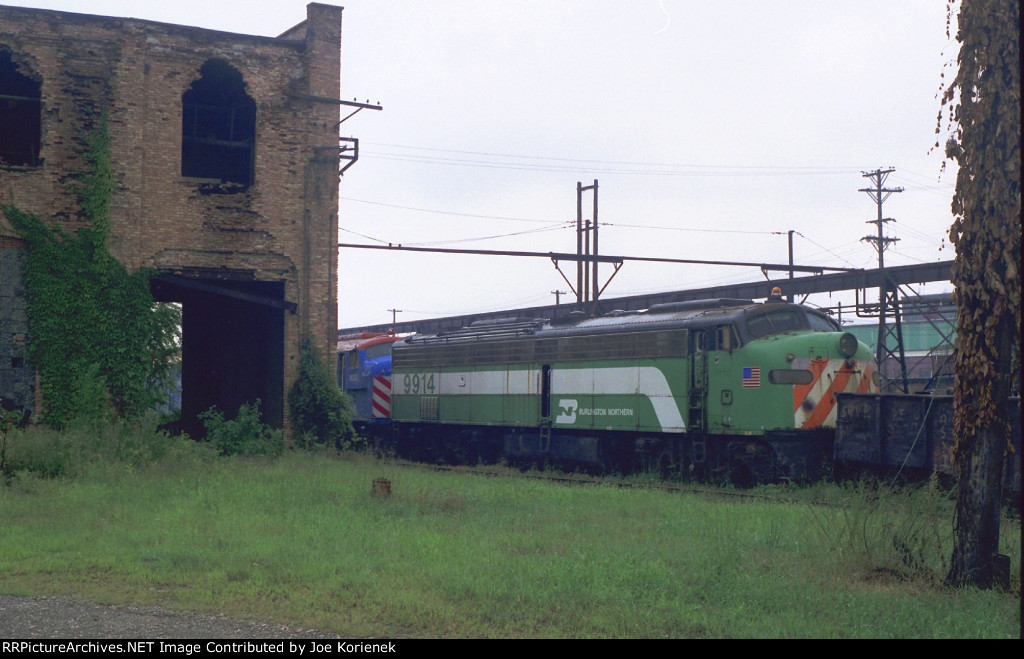 BN 9914 @ National Railway Equipment ex-Rock Island shops